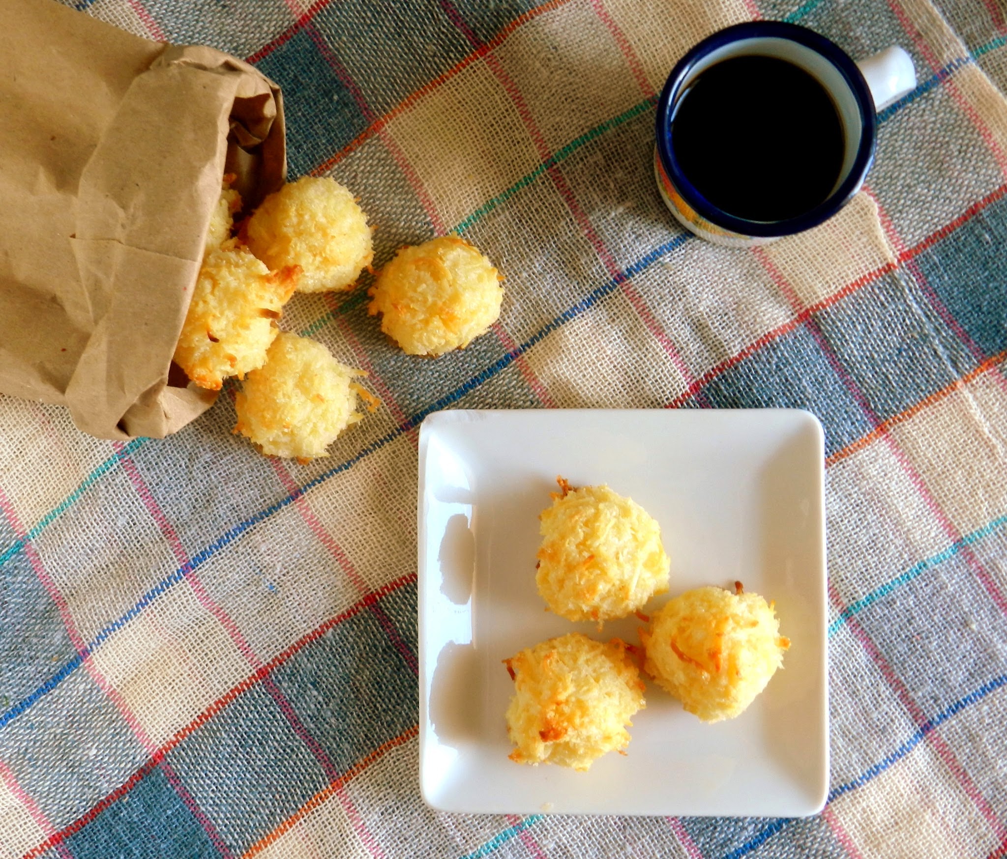Macaroon de coco - biscoitinho de coco sem farinha | Pitadinha