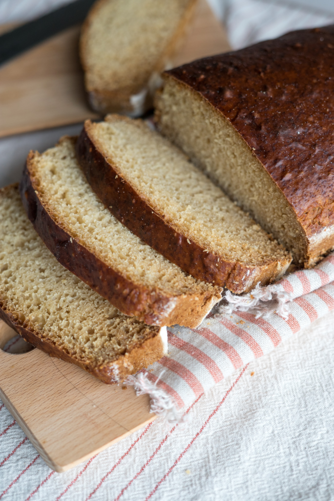 Pão de melado vegano fofinho: Receita fácil e sem sova - Receitas Práticas